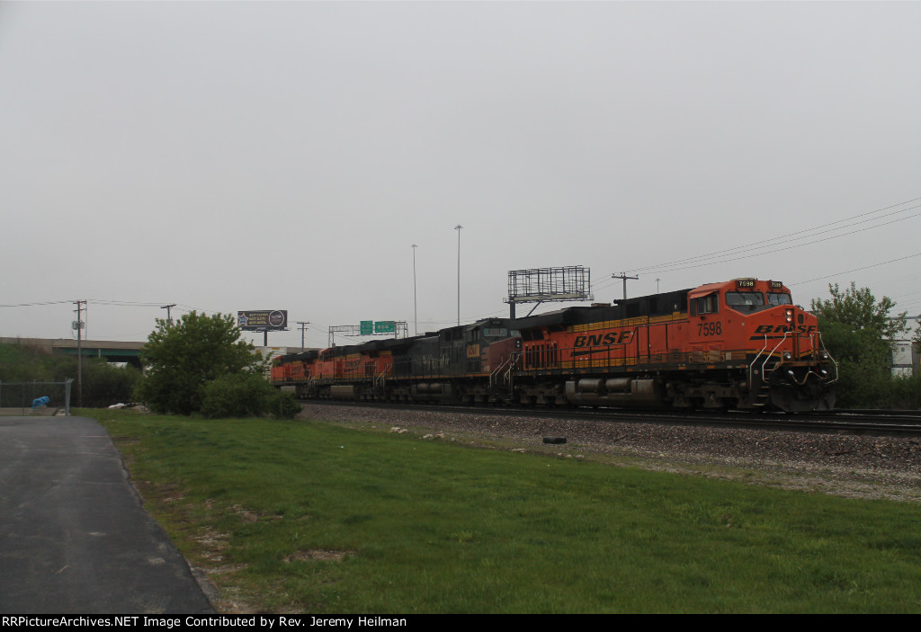 BNSF 7598 & others (1)